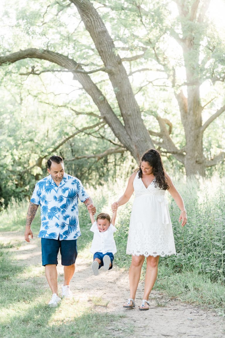 Light and Airy Chicago Suburb Family Photos at Mayslake Forest Preserve ...