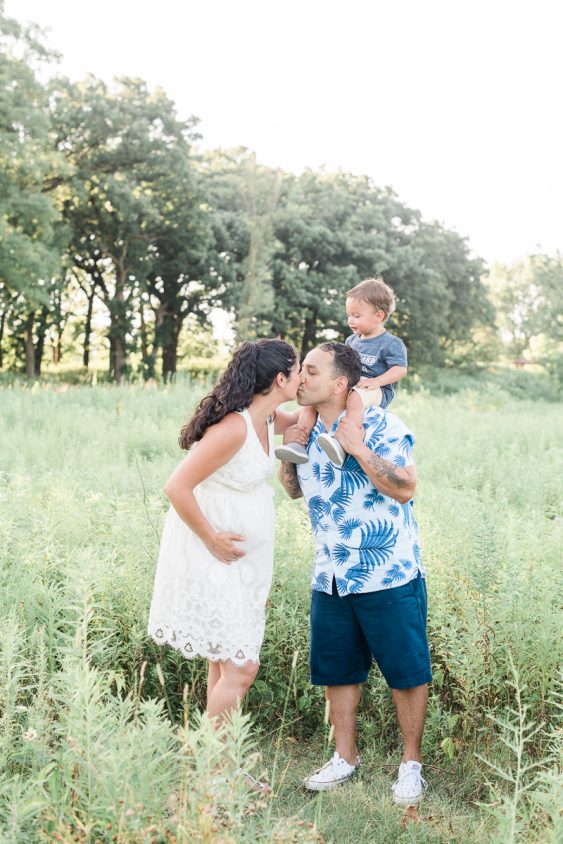 Light and Airy Chicago Suburb Family Photos at Mayslake Forest Preserve ...